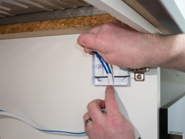 INSTALLATION GUIDE: Surestop i-water control - PHPI Online